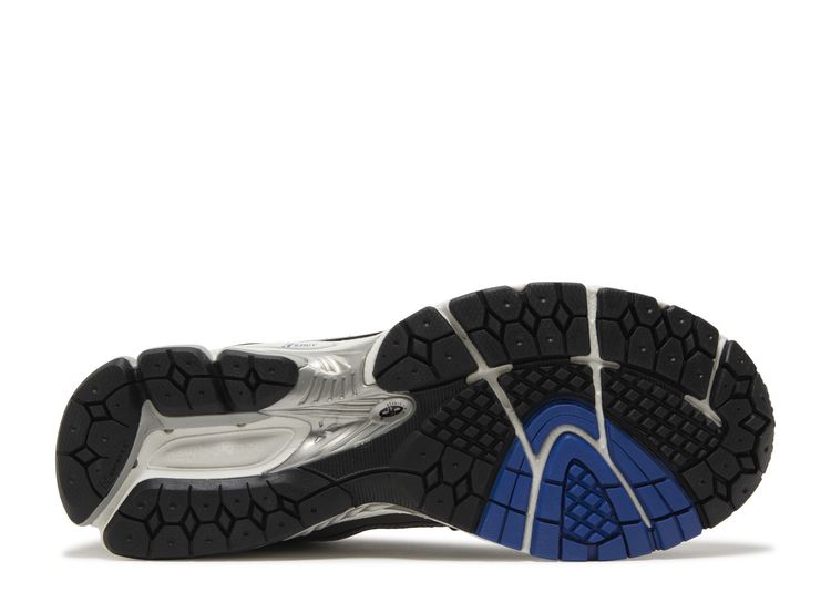 1906R 'Silver Team Royal' - New Balance - M1906RCD - silver metallic ...